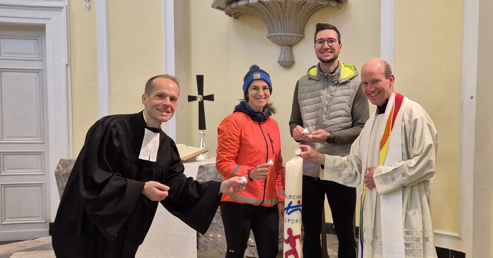 „Geistlicher Startschuss“: Sportler und Pfarrer entzündeten wieder „Marathon-Kerze“